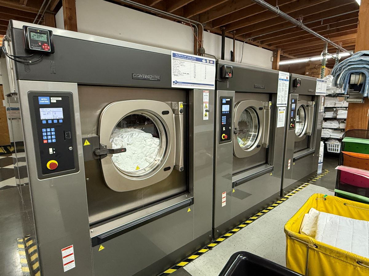 Girbau 130 Lb., EH130I2102111000, Open Pocket Washer Extractor | RW Martin