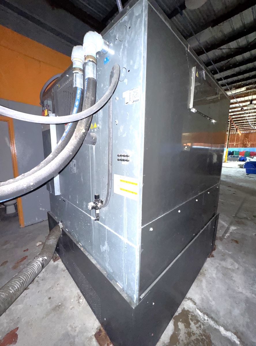 Used Continental Girbau Washer Extractor 255 Lb | Open Pocket