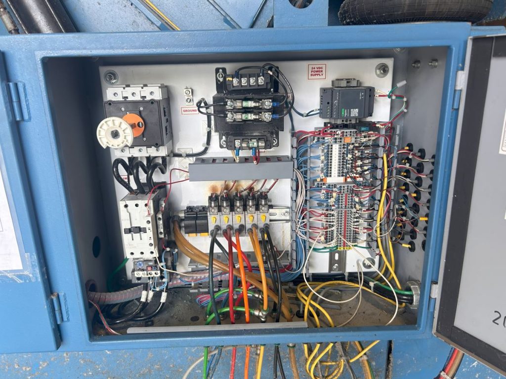 Used Ellis Washer Extractor 450 Lb. | RW Martin